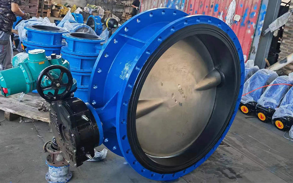 What are the sealing surfaces on a valve
